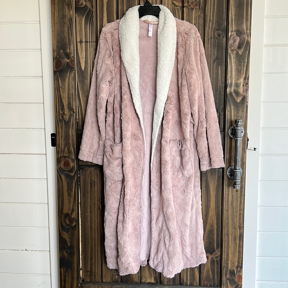 Intimates & Sleepwear | Fuzzy Robe | Poshmark
